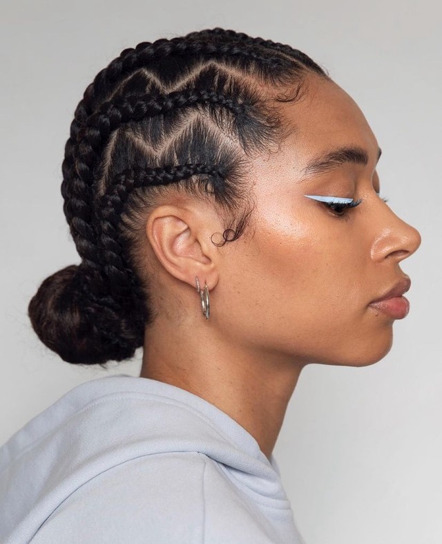 18 ideias de coques em cabelos cacheados e crespos para inspirar