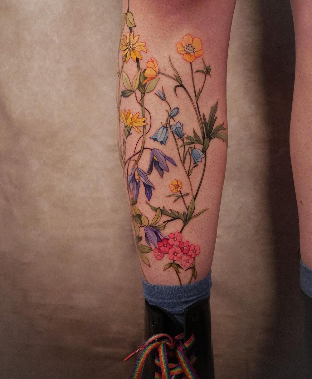 Tatuagens femininas na canela: modelos lindos para você marcar na pele