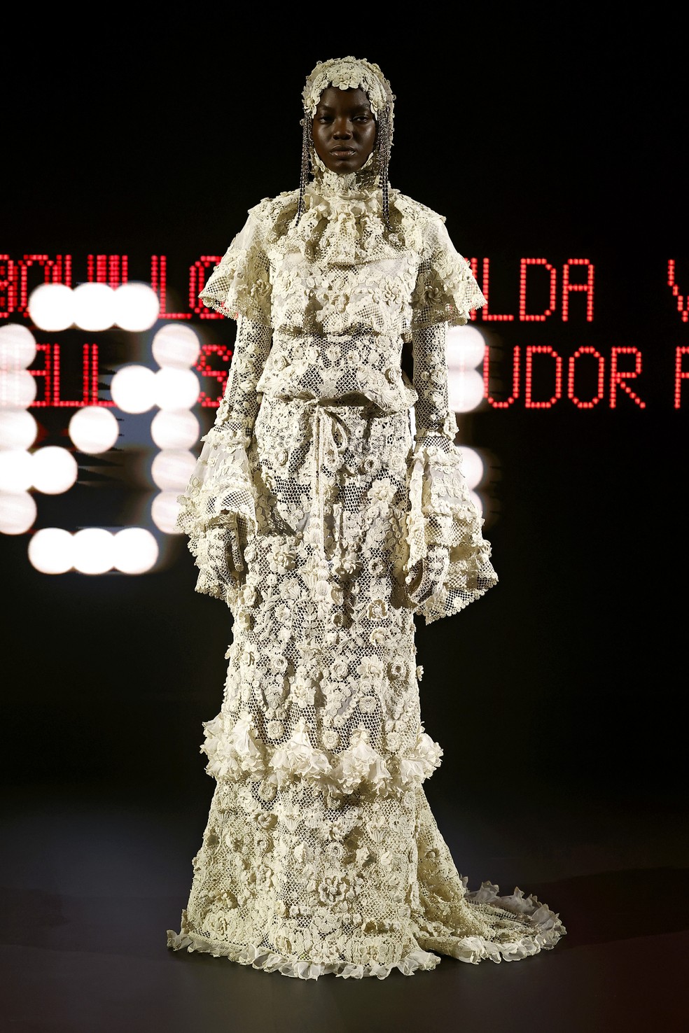 Valentino: Alessandro Michele leva coleção estonteante à Alta-Costura