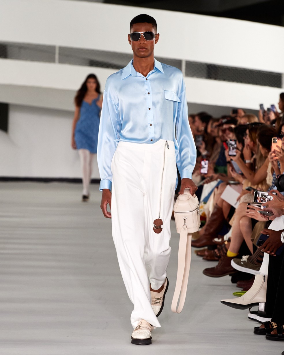 Misci faz desfile com 5 itens 'extravagantes' e queremos todos agora