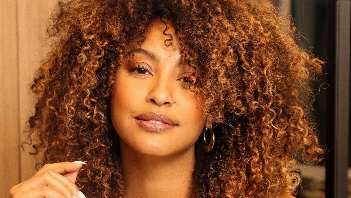 Cabelo crespo: saiba tudo sobre os fios 4A, 4B e 4C