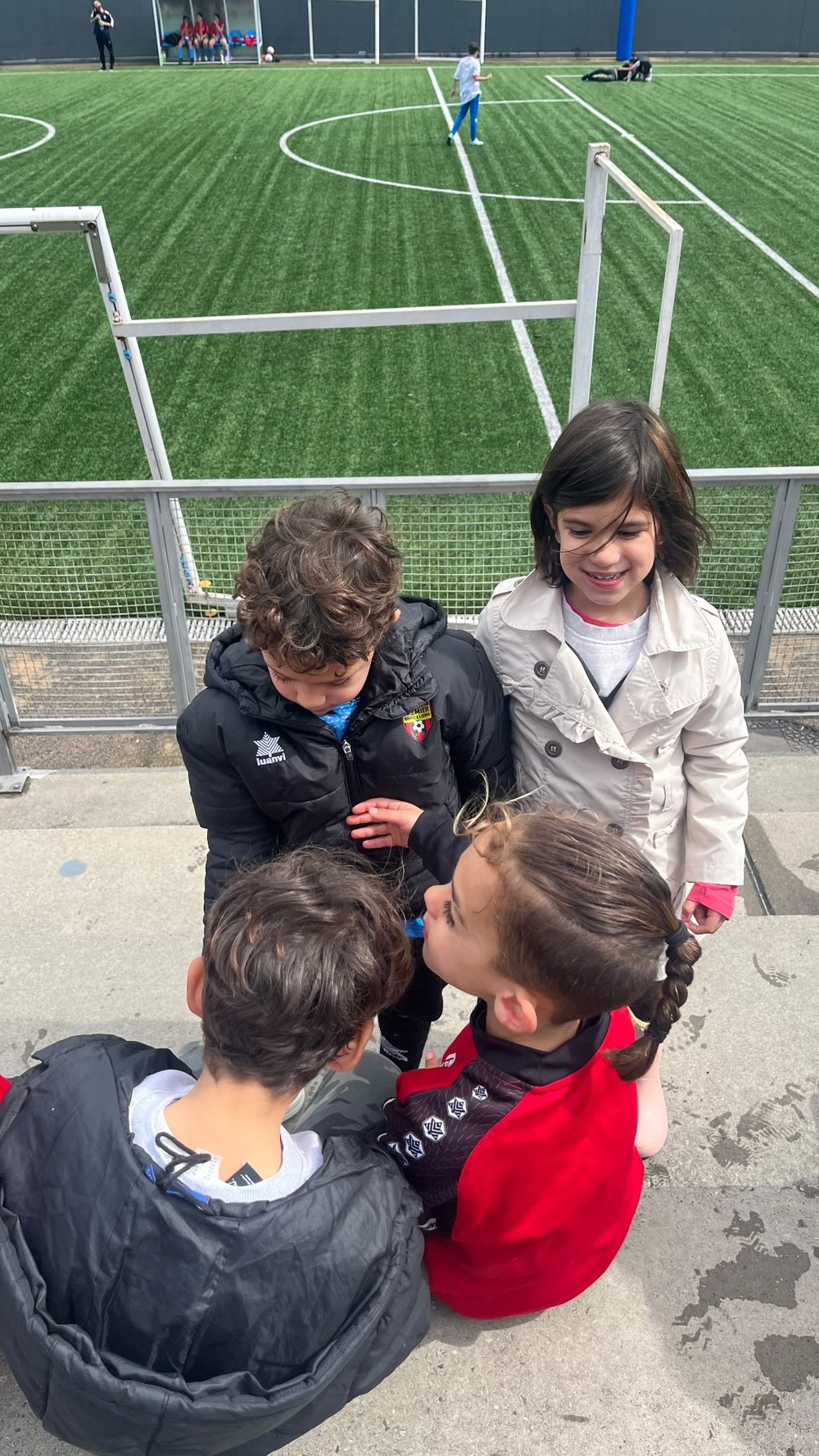 Carol Dantas mostra filho com Neymar torcendo pelo irmão em torneio ...