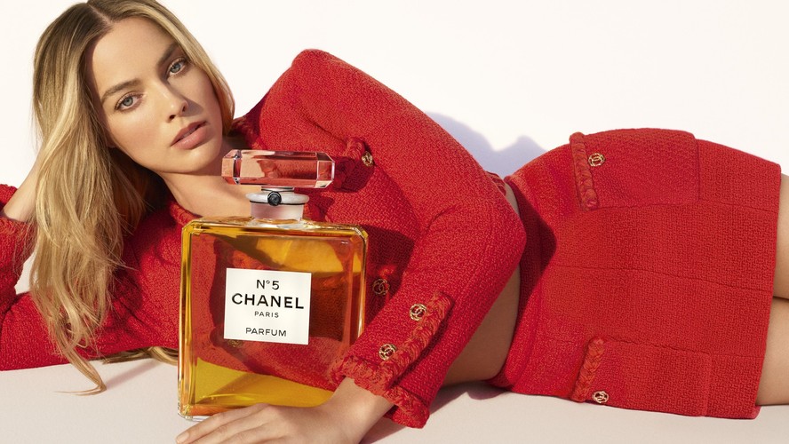 Margot Robbie e Jacob Elordi protagonizam nova campanha do perfume Chanel N°5