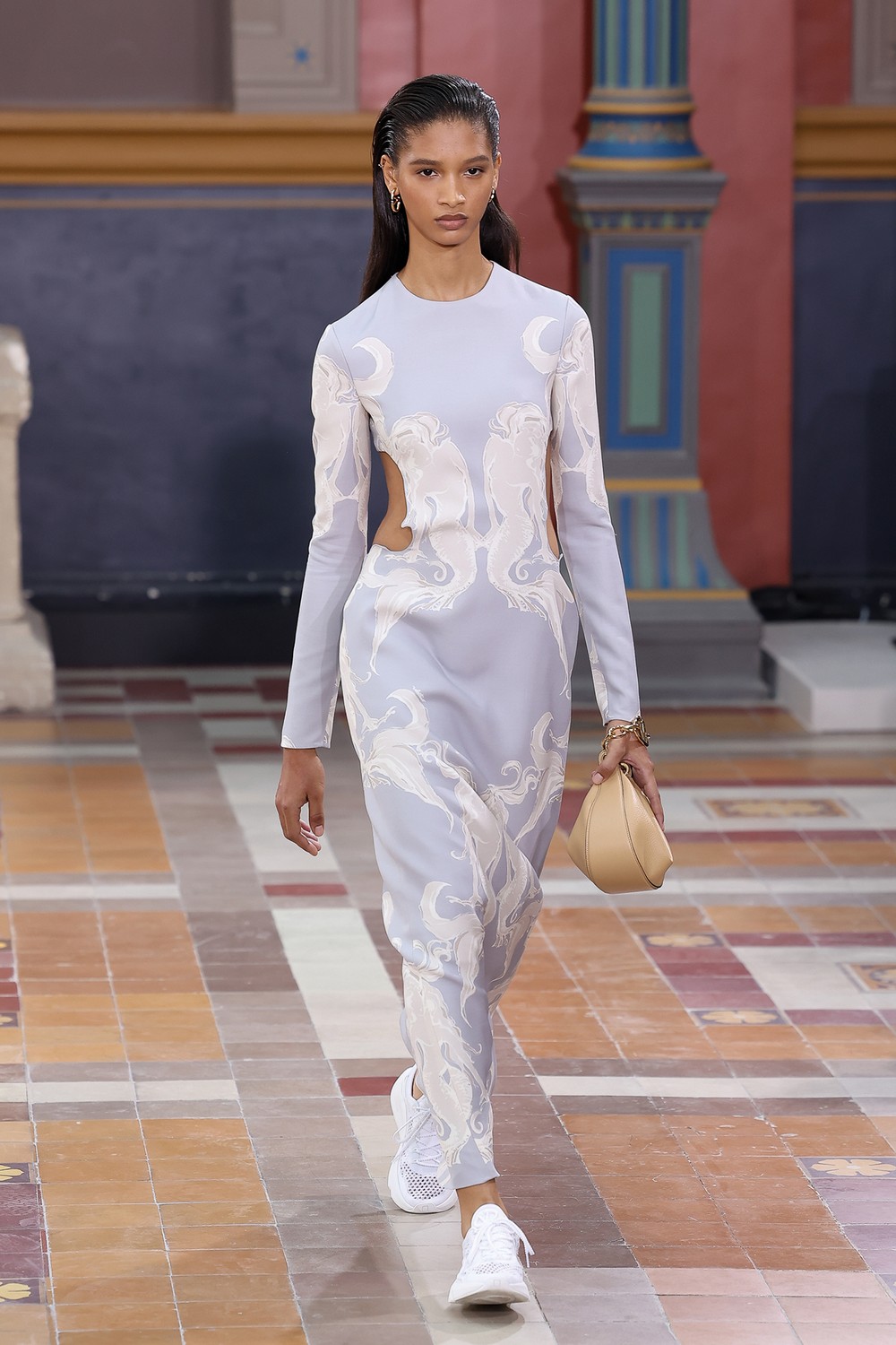 Magreza extrema, cabelos lisos, rostos iguais. Os padrões estéticos voltaram à estaca zero?