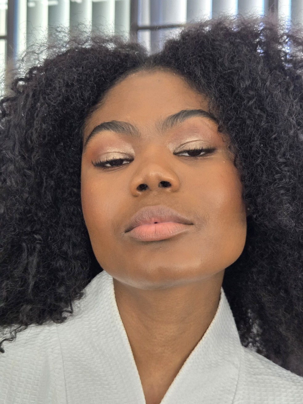 Tons terrosos e ondas esculpidas com gel: Lenny Niemeyer traz desfile ...