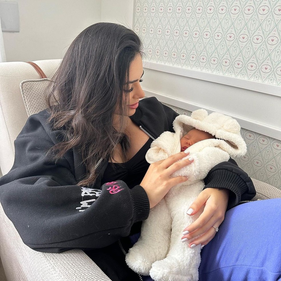 Bruna Biancardi celebra um mês da filha, Mavie: 'Meu pacotinho'