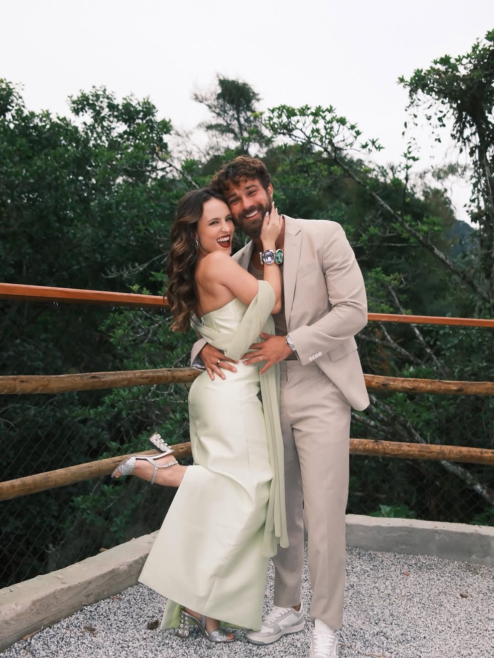 Larissa Manoela abre álbum de fotos com André Luiz Frambach no ...