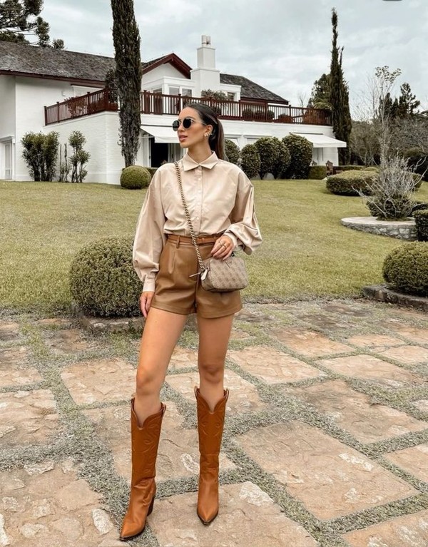 Invista no couro! 24 looks com short de couro para ir além da jaqueta e ...