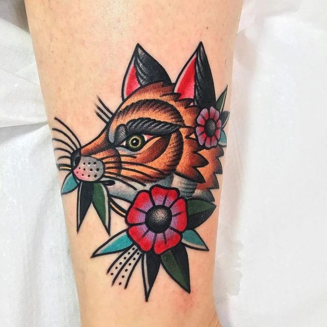 Mais cor! 35 ideias de tatuagem colorida feminina para se inspirar