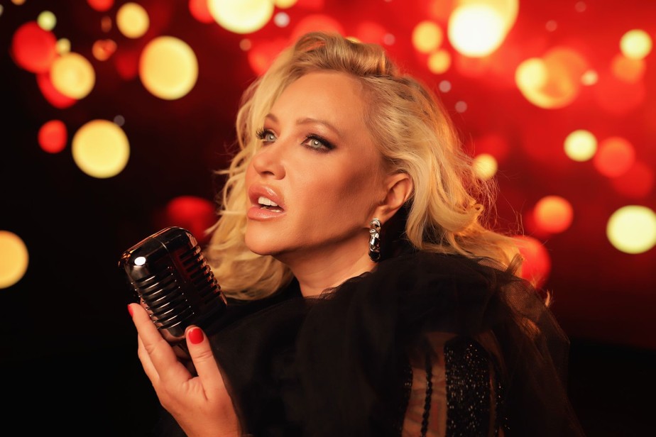 Por onde anda Deborah Blando? A cantora de hits dos anos 90 está de ...