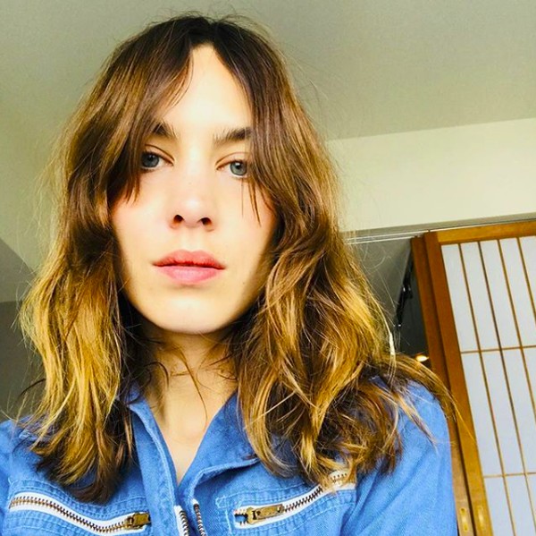 Como estilizar sua franja curtain bangs