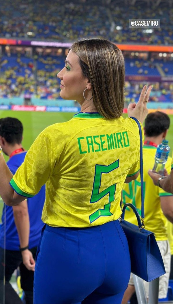 Ana Maria, mulher de Casemiro, vibra com gol do marido contra Suíça