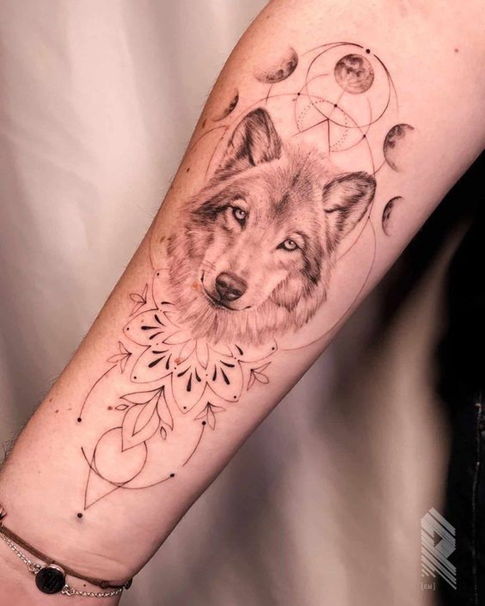 Tatuagem de lobo feminina: as inspirações mais perfeitas para você ...