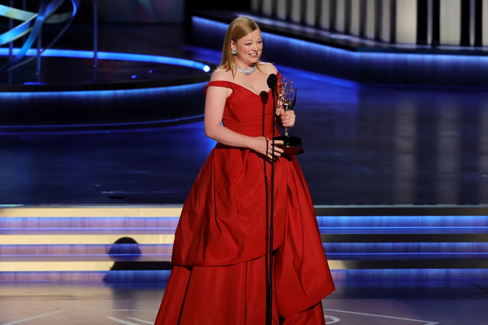 Sarah Snook, de 'Succession', vence Emmy e exalta maternidade em ...