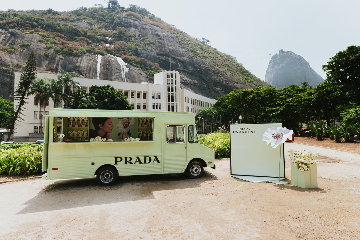 Prada traz ativação mundial para o Rio de Janeiro, 'Flower Market ...