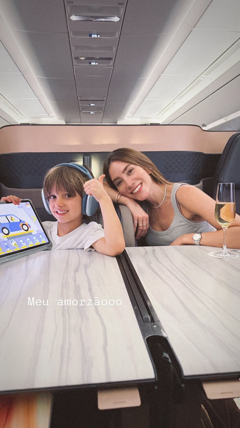 De 1ª classe, Romana Novais celebra viagem com Alok e filhos: 'Nosso ...