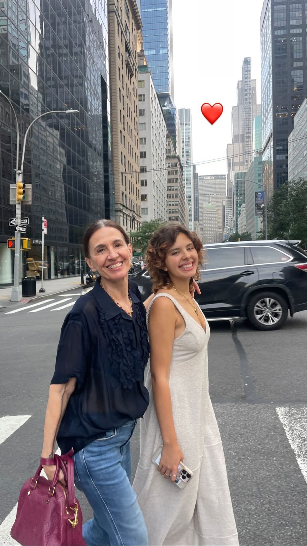 Após visita a Preta, Flora Gil curte passeio com neta, Flor Gil, e ...