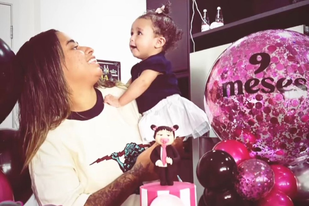 MC Loma mostra detalhes de mêsversário da filha: 'Te amo pra sempre'