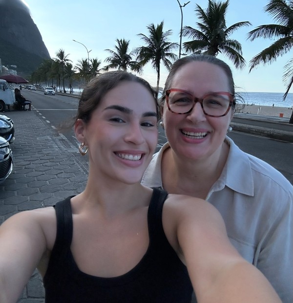 Livian Aragão se declara para Lilian Taranto, sua mãe e companheira de ...