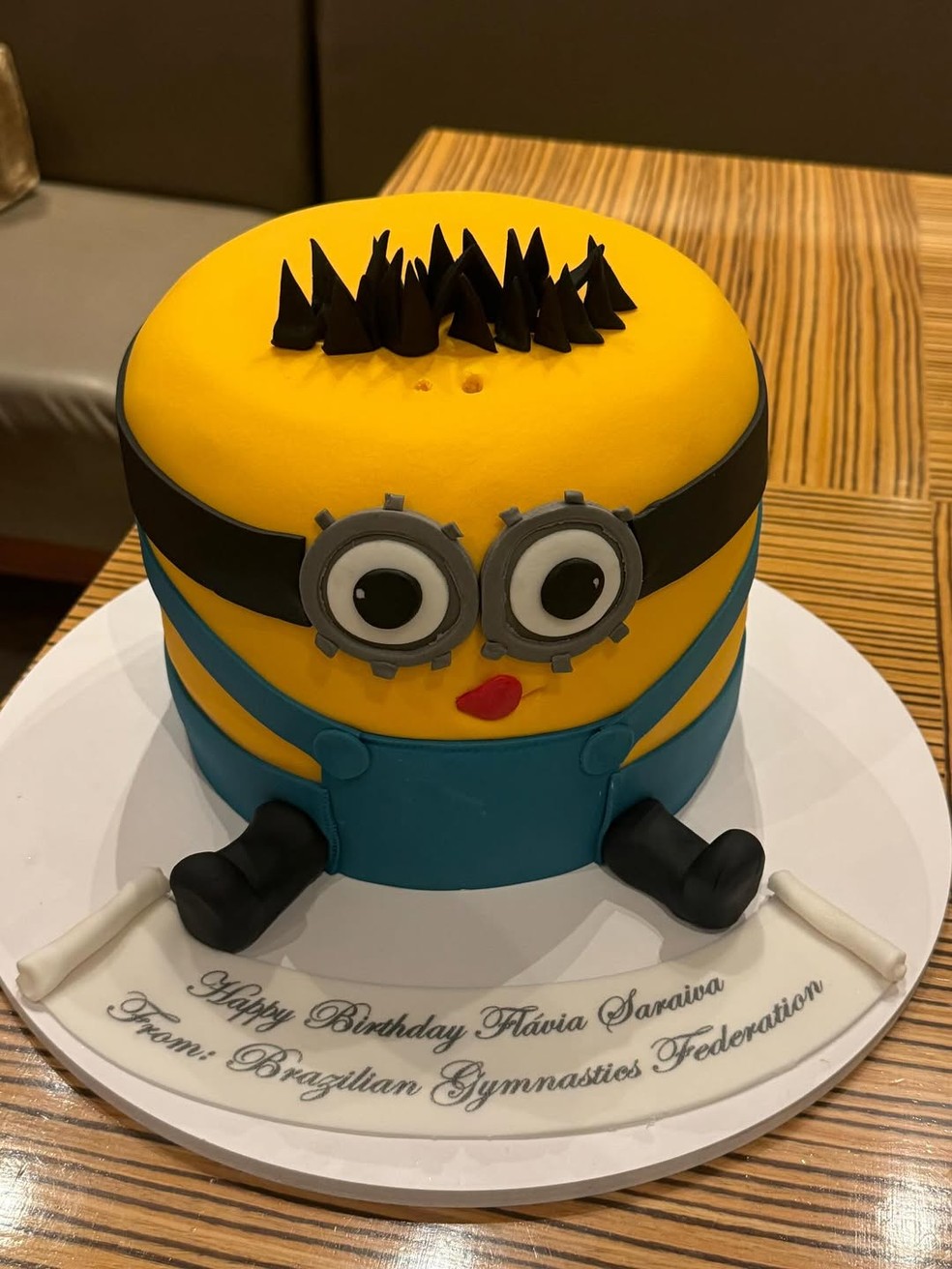 Flavia Saraiva celebra 26 anos com bolo de 'minion' e ganha homenagem ...