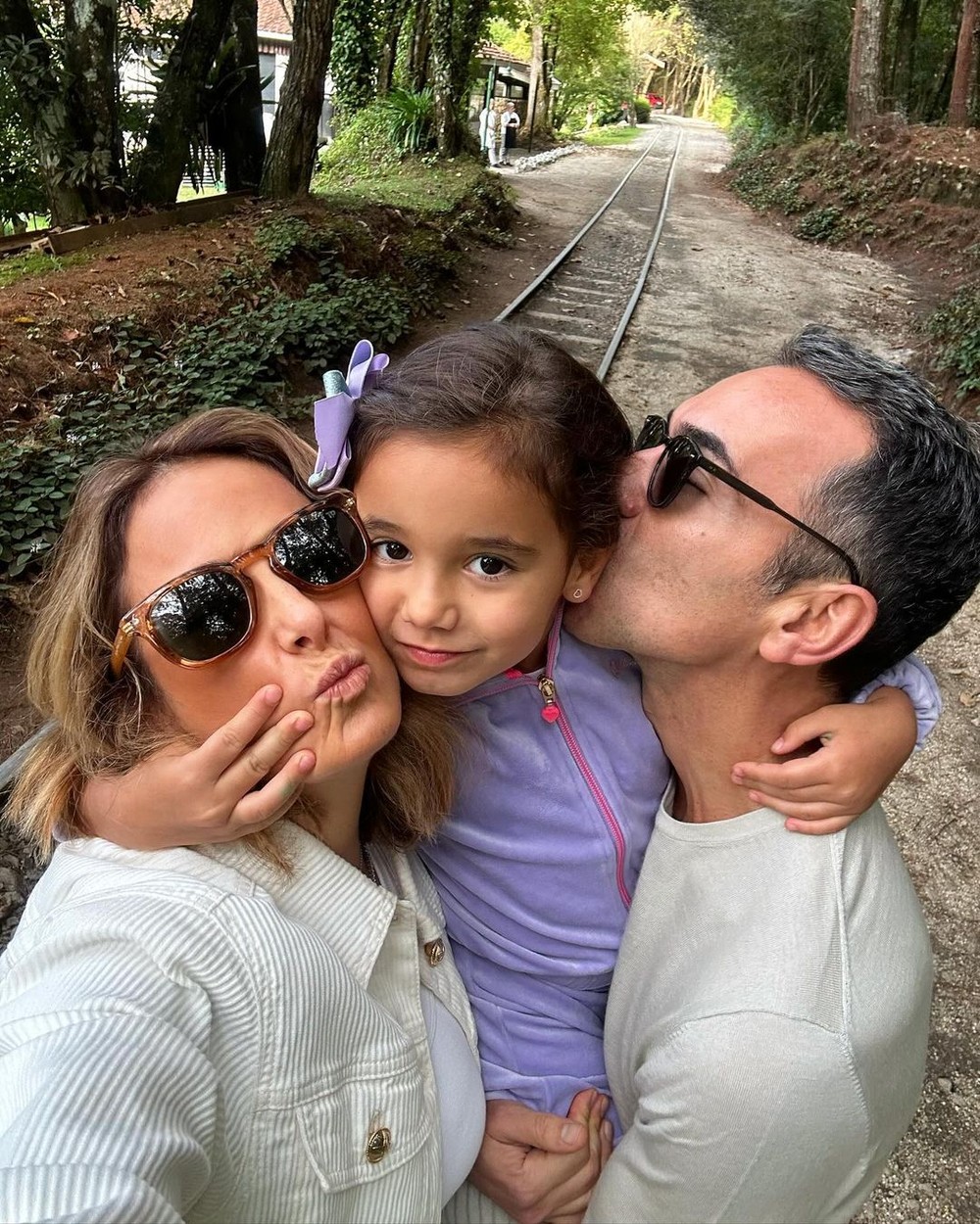 Cesar Tralli mostra tarde com Ticiane Pinheiro e a filha em Campos do Jordão: 'Sanduíche de Amor'