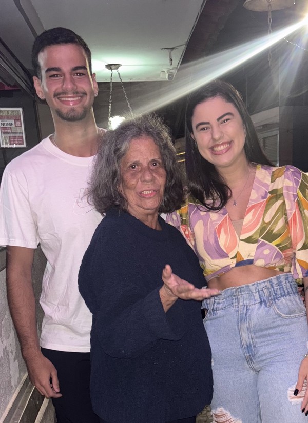 Fã encontra Maria Gladys em Minas Gerais e revela estado da atriz: 'A ...
