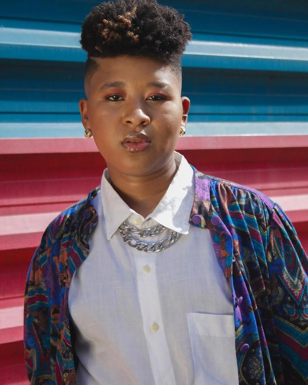 Karen Francis transforma amor entre mulheres e ancestralidade em música