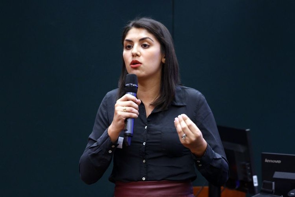 Alícia Krüger, farmacêutica travesti, assume novo cargo no Ministério ...