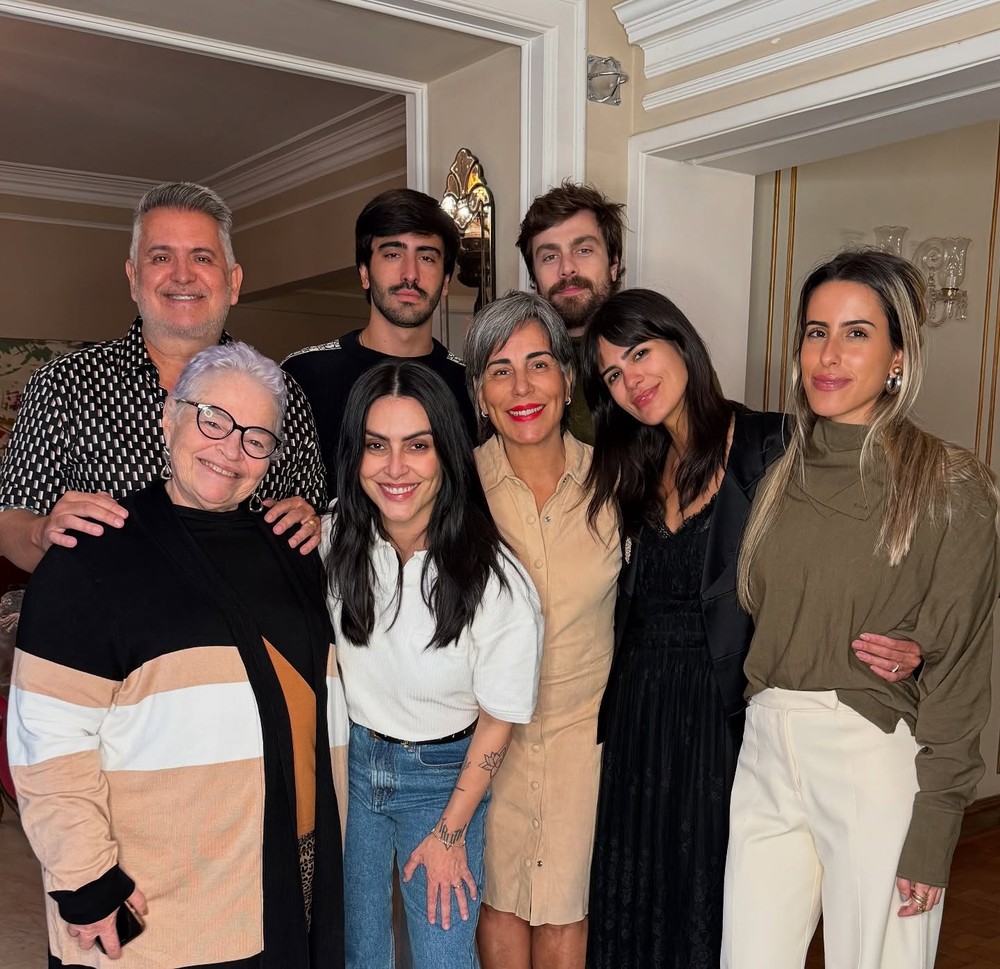 Clique de porta-retrato: Glória Pires reúne a família e presença de ...