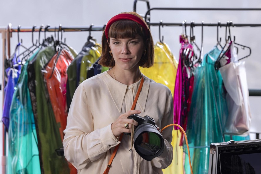 Romântico com toque anos 80: o estilo de Alice Wegmann como Solange Duprat em 'Vale Tudo'