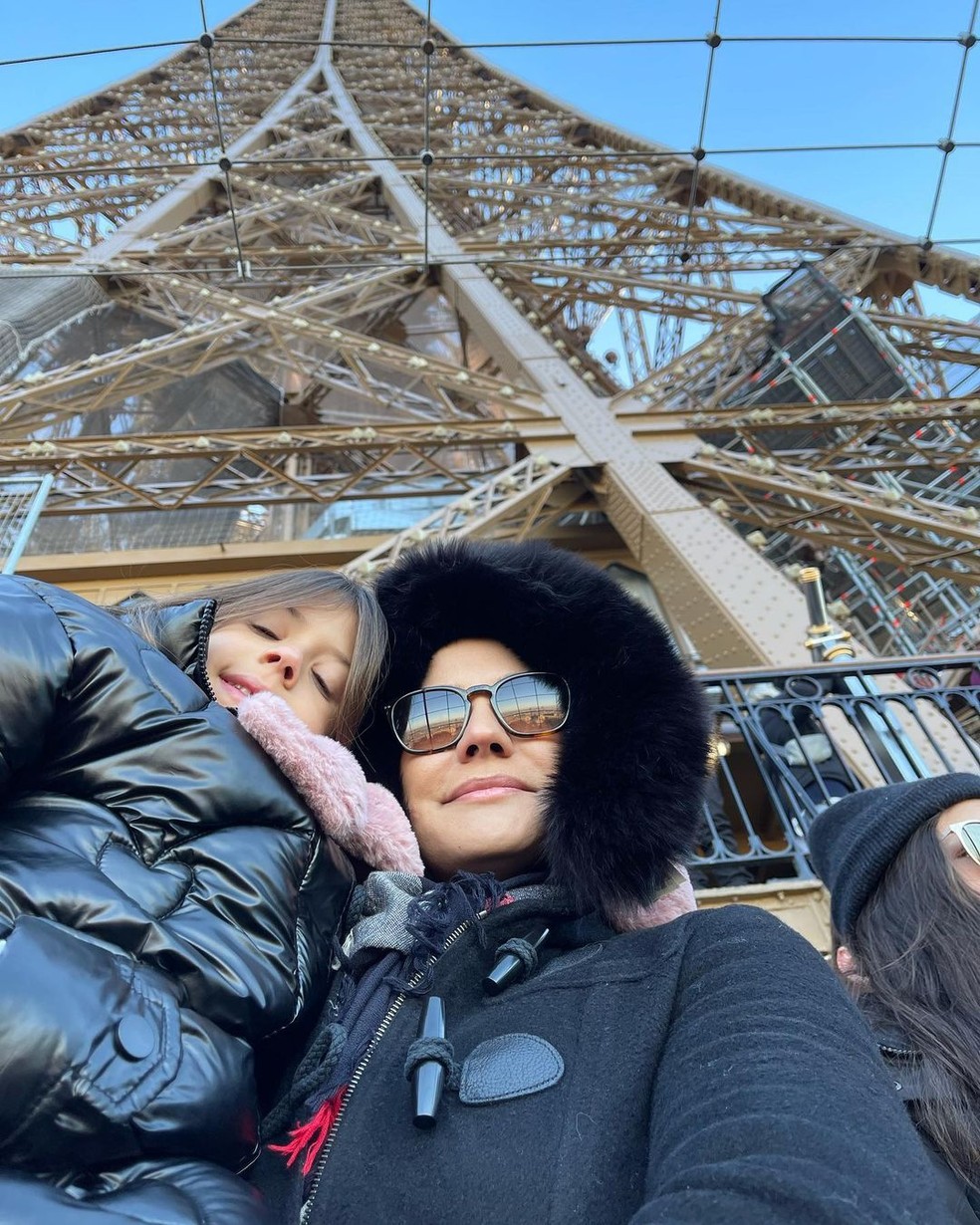 Kyra Gracie abre álbum de fotos com a família em Paris: 'Está demais'