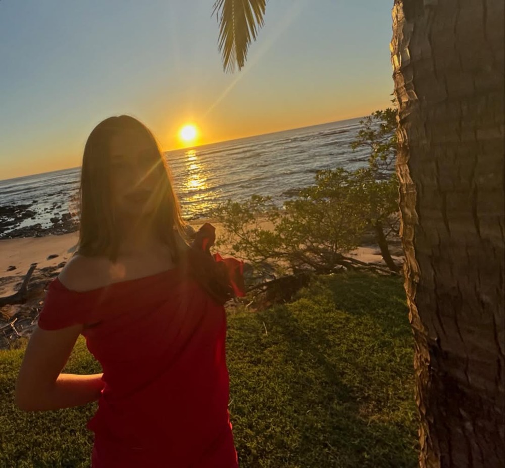 Sem camisa, Justin Bieber e Hailey dançam muito em festa e deixam o ...