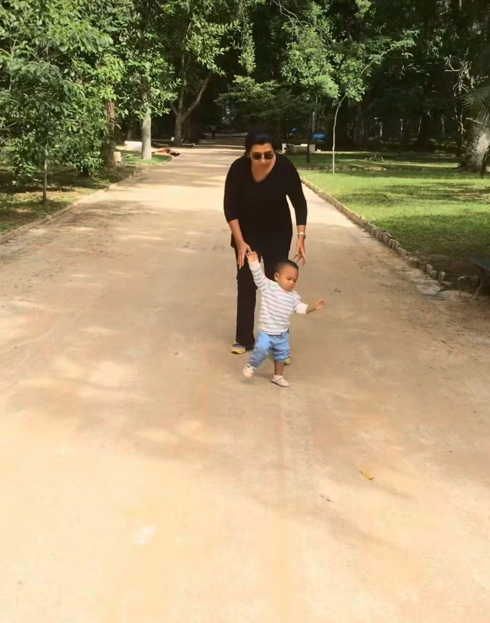 Regina Casé celebra aniversário do filho, Roque: 'Melhor surpresa da vida'