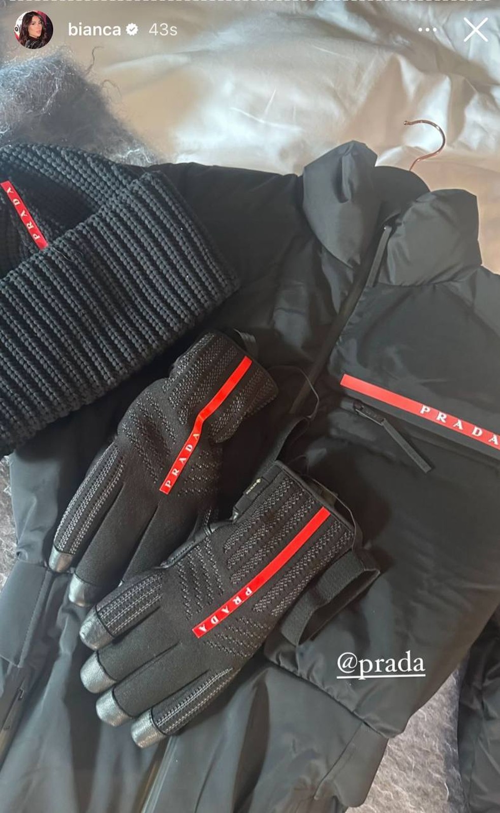 Bianca Andrade curte neve na França com look de R$26 mil da Prada