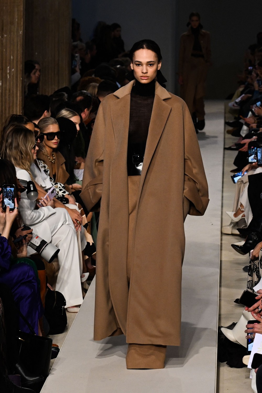 Max Mara leva coleção moderna e elegante ao inverno de Milão