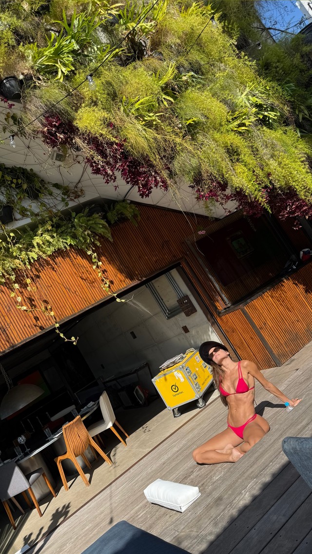 De biquíni, Deborah Secco, Mel Maia e Virginia driblam inverno e renovam bronzeado em dia de sol