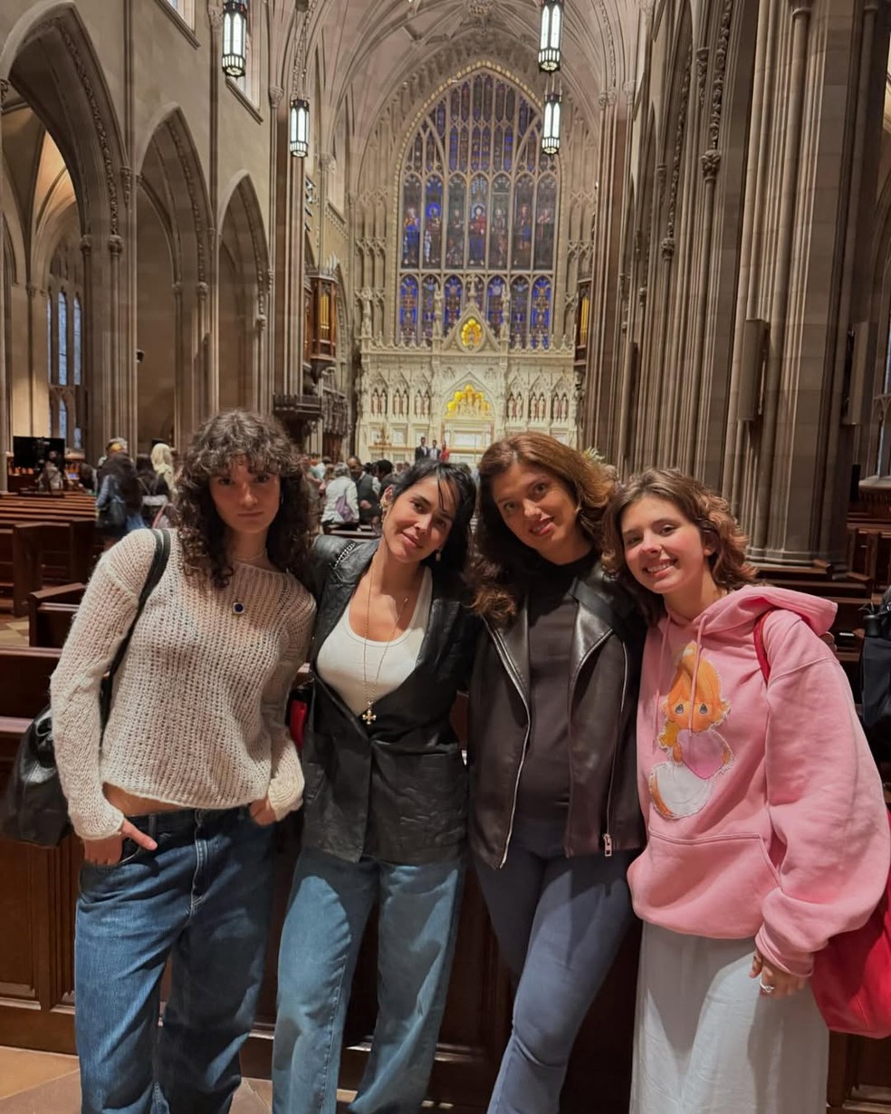 Em 'dump' de fotos do mês, Flor Gil relembra mês agitado em Nova York e ...