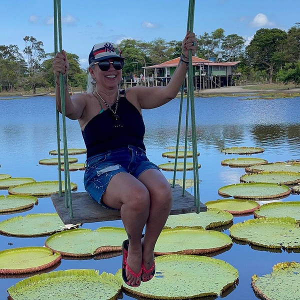 Astrid Fontenelle posa de maiô e abre álbum com a família na natureza ...
