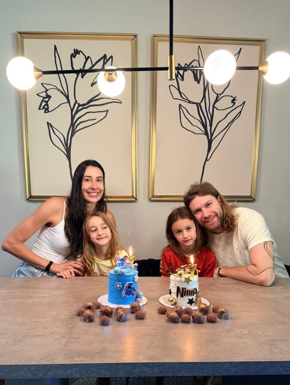 Bicampeã olímpica, Sheilla Castro comemora os 7 anos das gêmeas ao lado do ex-marido: 'O tempo voa'