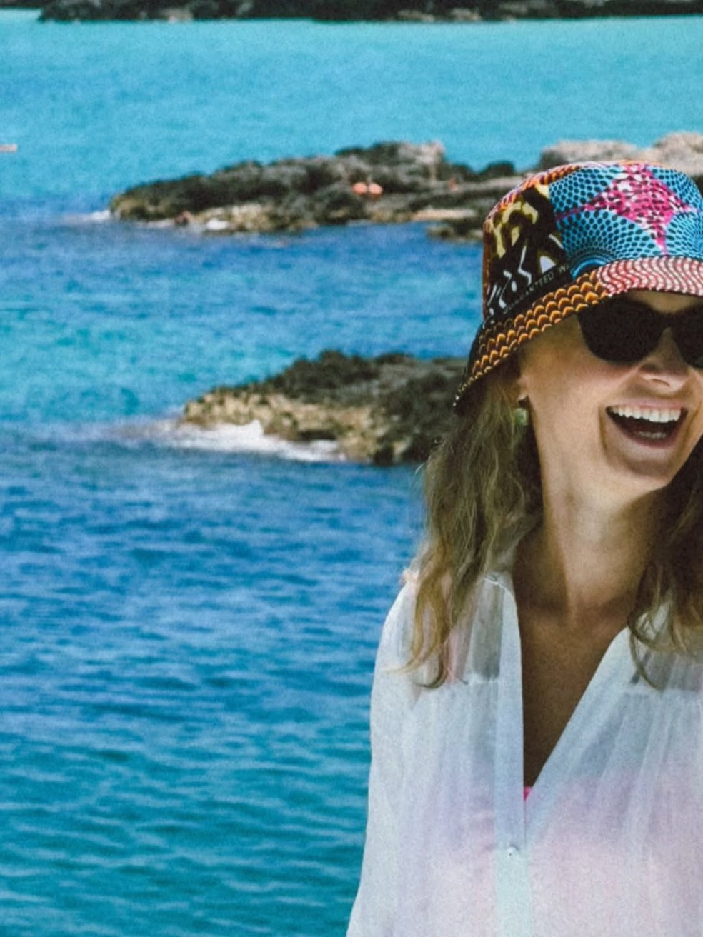 De maiô rosa, Fernanda Rodrigues renova bronzeado ao aproveitar férias ...