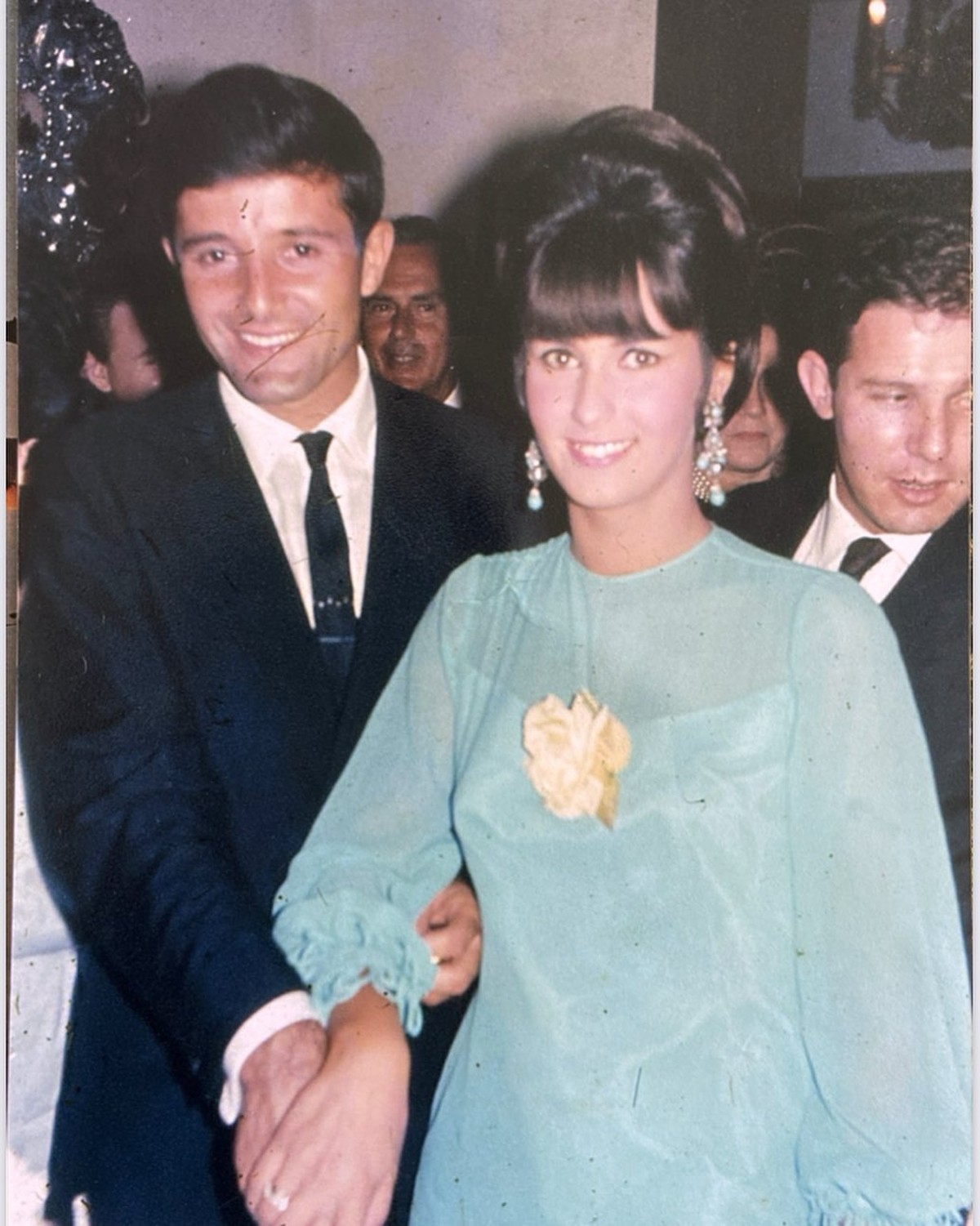 Helô Pinheiro compartilha foto antiga e é comparada com a filha, Ticiane