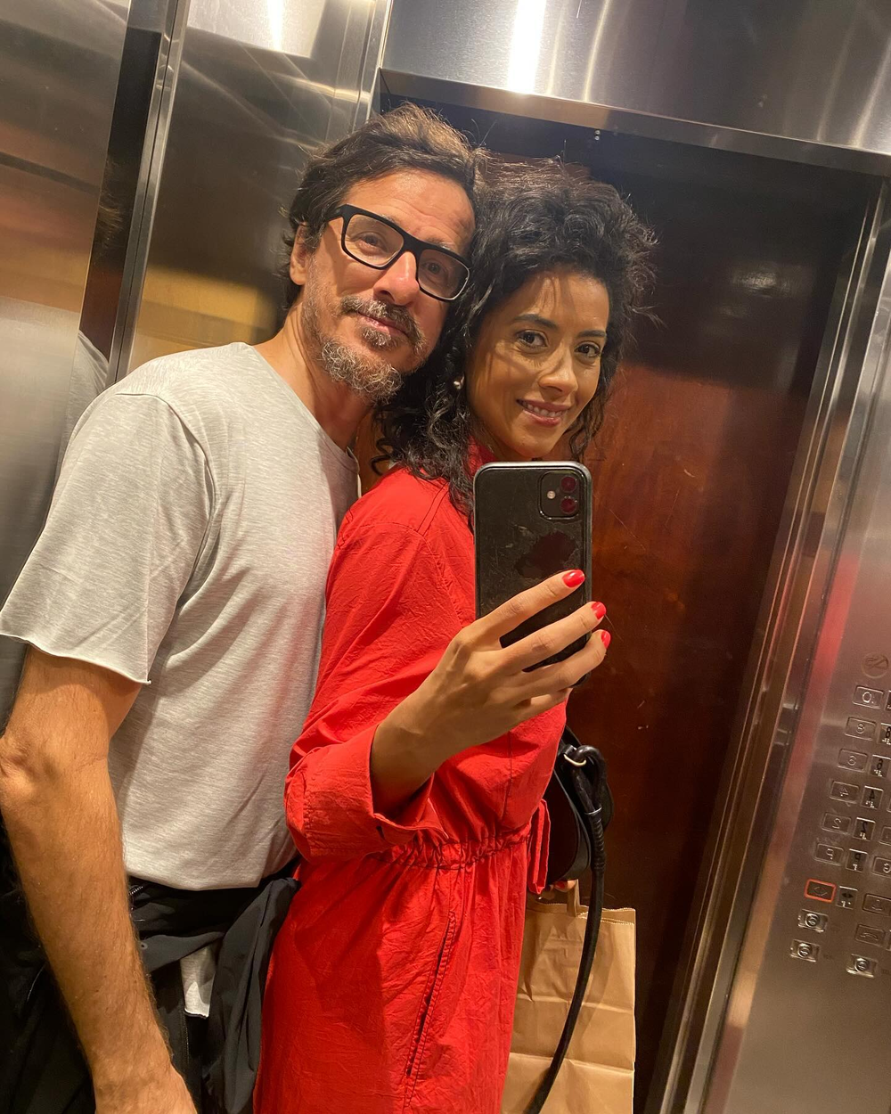 Aline Midlej publica foto rara com o marido para comemorar quatro anos ...