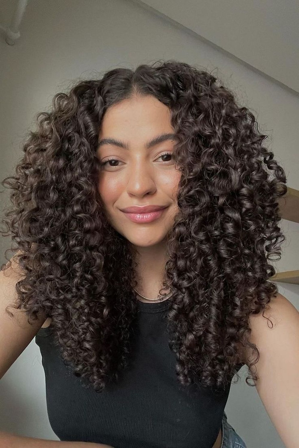 Cabelos cacheados e longos: Ideias de cortes em camadas para se ...