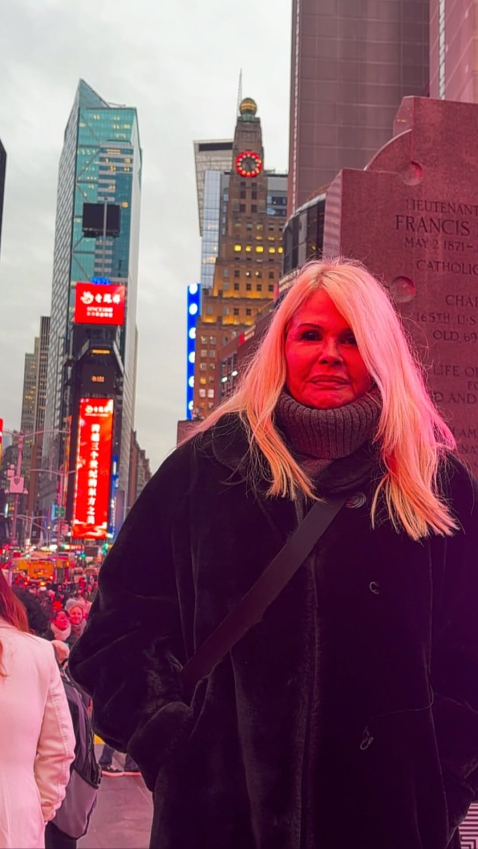 Monique Evans curte viagem romântica à Nova York com sua mulher, Cacá ...
