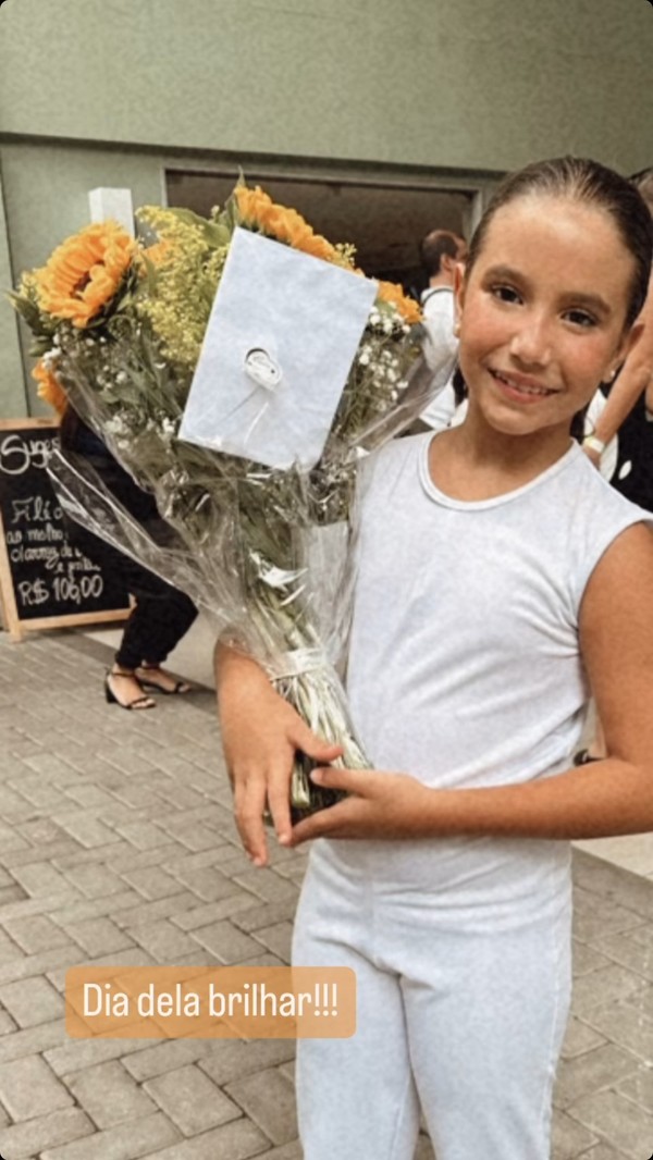 Deborah Secco mostra filha em dia de estreia no teatro: 'Quem tá mais ...