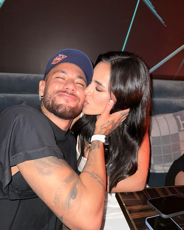 Em Dubai, Bruna Biancardi surge em momento romântico com Neymar: 'Horas bem vividas'