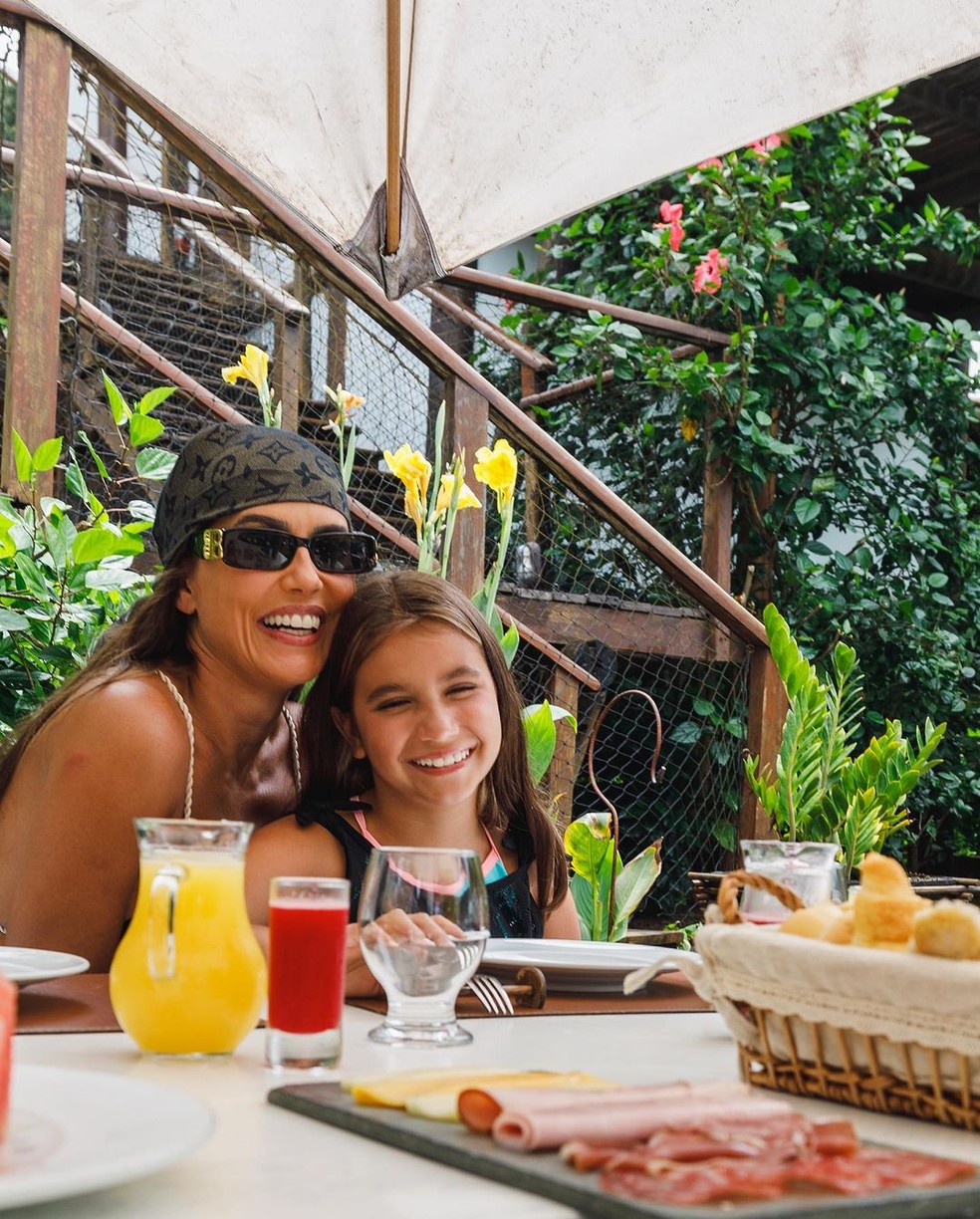 Deborah Secco escolhe fio-dental para mostrar último dia em Fernando de Noronha: 'Não dá pra ...