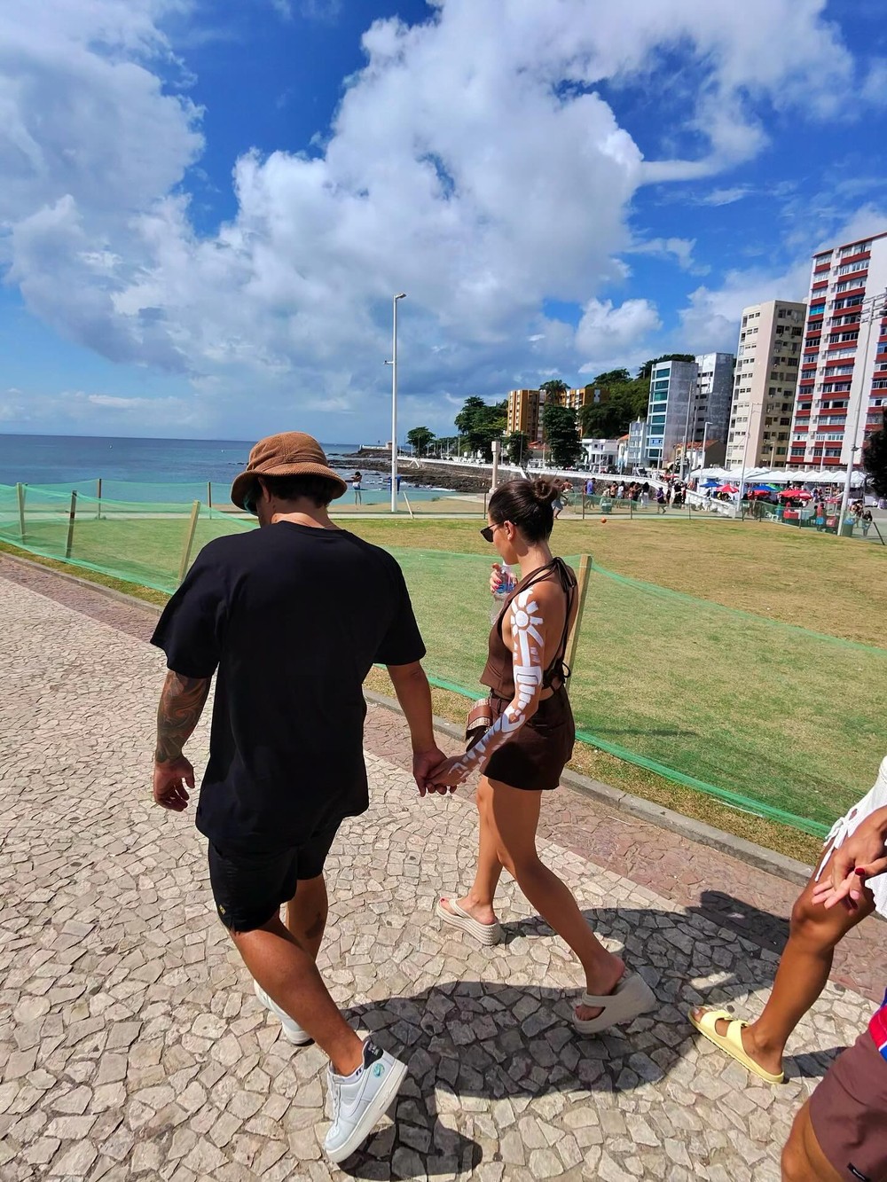 Vitoria Bohn e Caio Castro mostram cliques da intimidade durante viagem ...