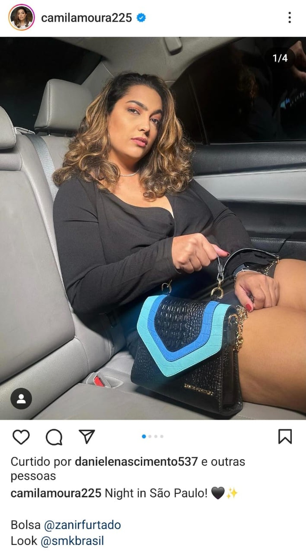 Camila Moura aposta em look all black para curtir noitada paulista