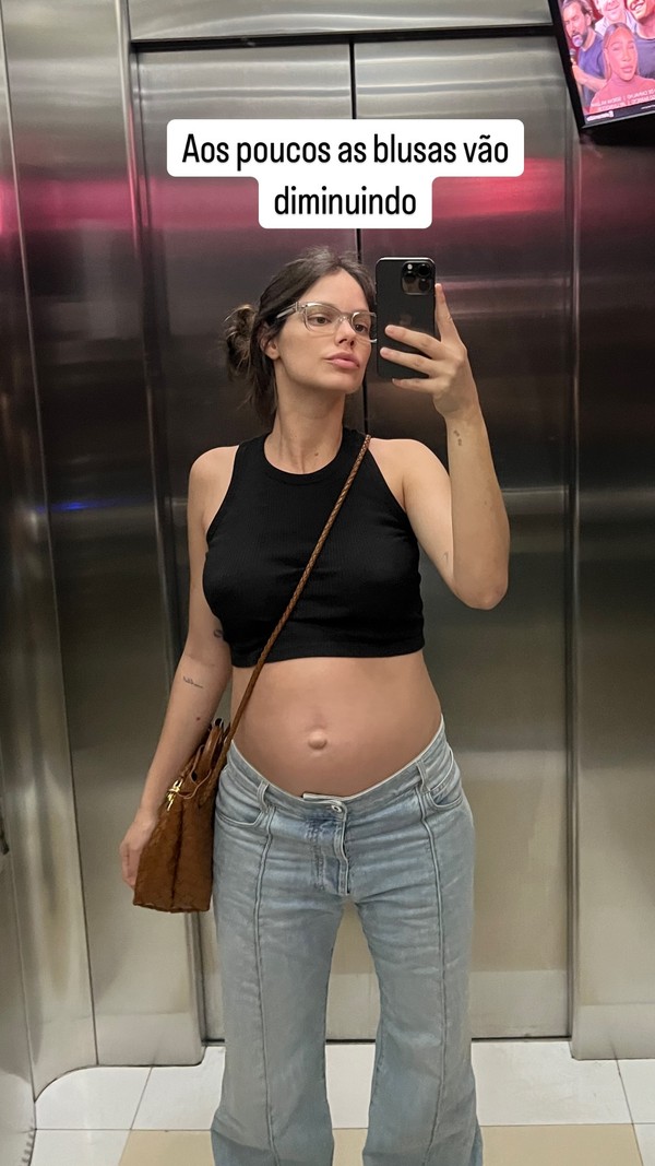 Chay Suede e Laura Neiva apresentam Ana, sua terceira filha, nas redes ...